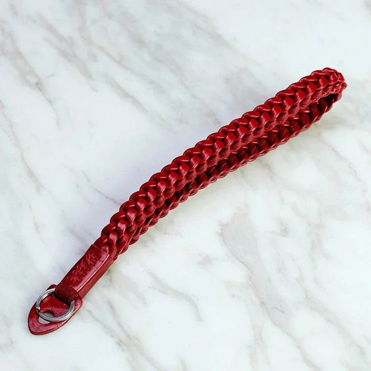 Boucle de caméra en cuir par Barton 1972 en rouge | Annie Barton | tressé à la main Accessoires ...